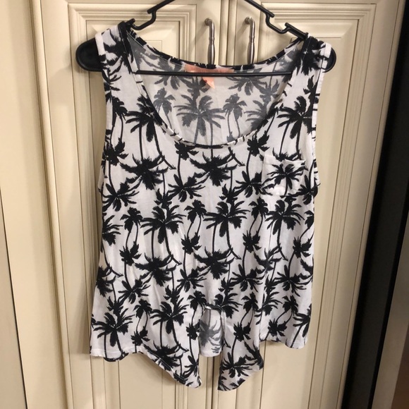 Rebellious One | Tops | Rebellious One Palm Tree Top | Poshmark